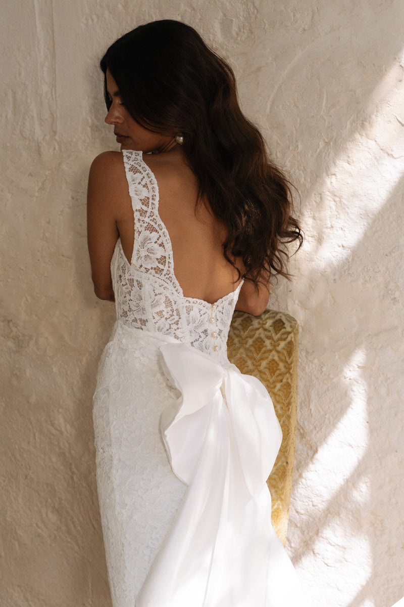 Grace Bride in the Maeve Gown – Grace Loves Lace EU